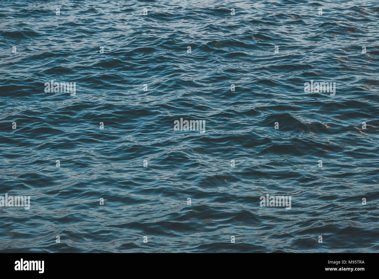 Ozean Wasser Nahaufnahme - Wasser Welligkeit Textur Stockfotografie - Alamy