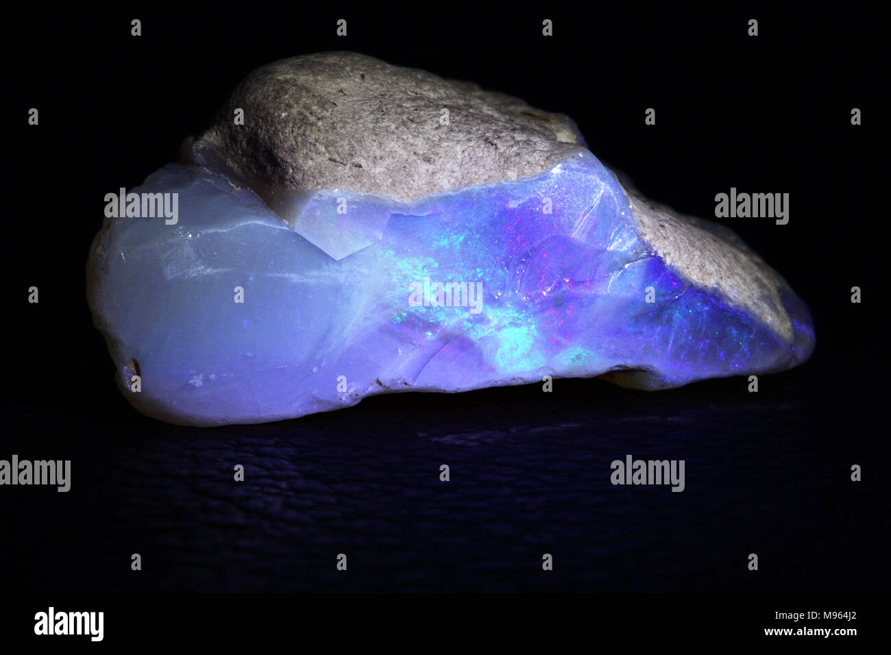 Roh und ungeschliffen Australian Opal. Opal ist ein hydratisiertes ...