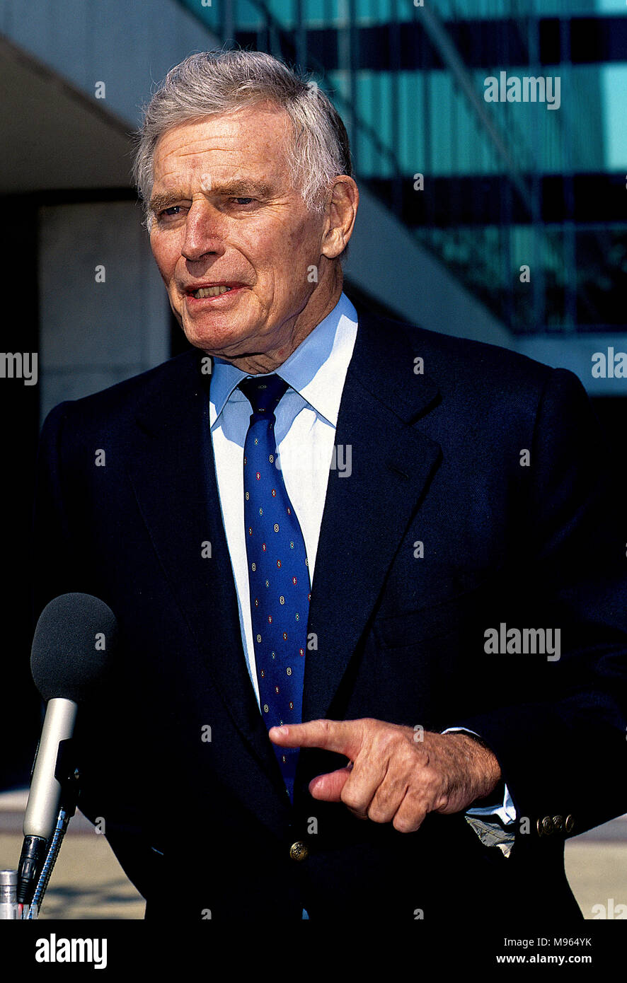 Washington, DC., USA, 18. Mai 1997 Charlton Heston spricht mit ...