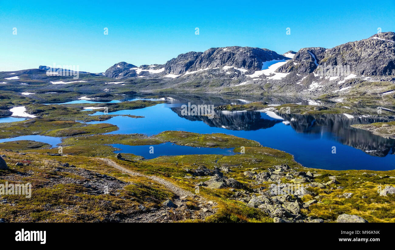 Bergkette landschaft -Fotos und -Bildmaterial in hoher Auflösung – Alamy