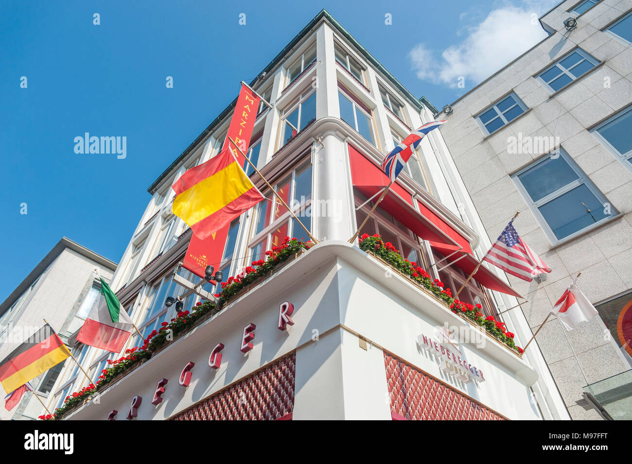 Café Niederegger, Sitz in der Fußgängerzone Breite Straße, Lübeck ...