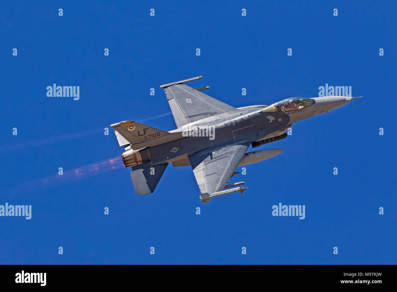 Cockpit f 16 angriffsflugzeug -Fotos und -Bildmaterial in hoher ...