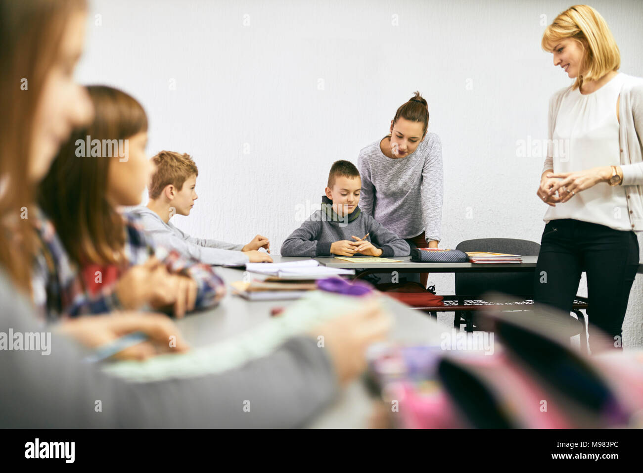 Klassenzimmer der lehrer -Fotos und -Bildmaterial in hoher Auflösung ...