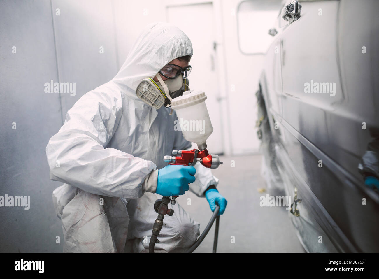 Lackieren, schutzbrille -Fotos und -Bildmaterial in hoher Auflösung – Alamy