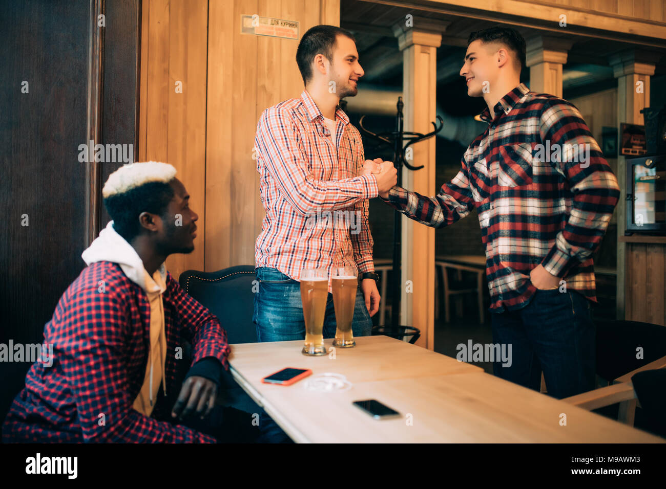 Treffen Mit Freunden Stockfotos und -bilder Kaufen - Alamy