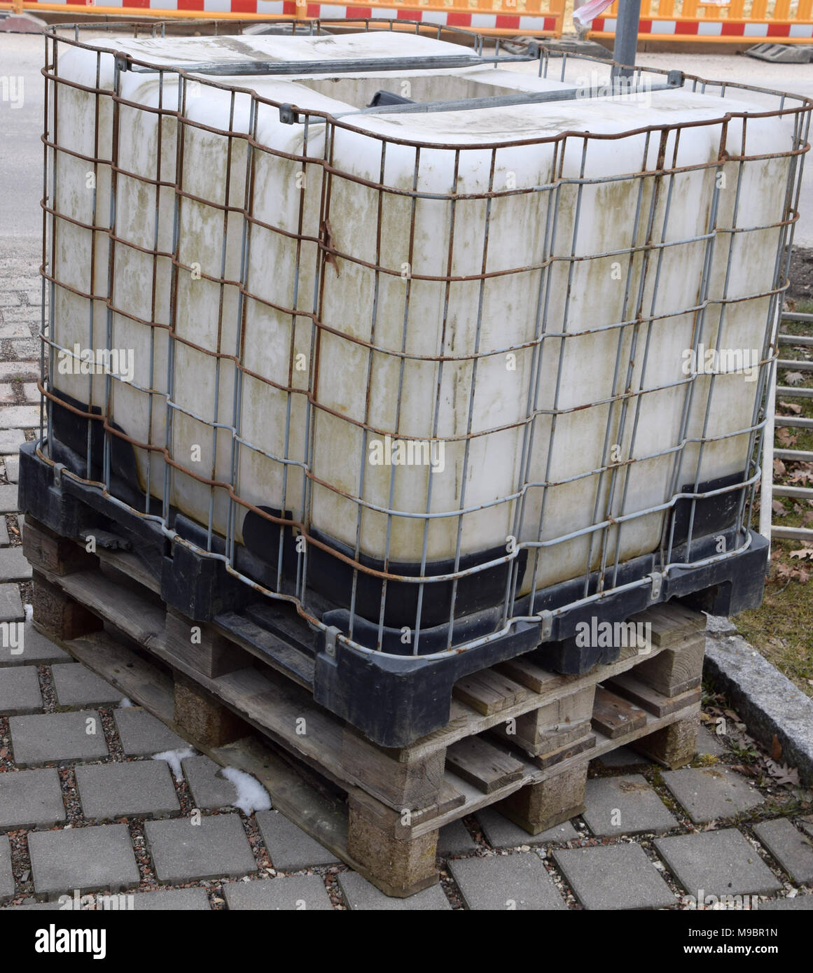 Wasserspeicher aus kunststoff -Fotos und -Bildmaterial in hoher ...
