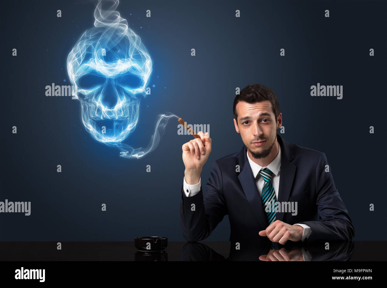 Rauchender Schädel Stockfotos und -bilder Kaufen - Alamy