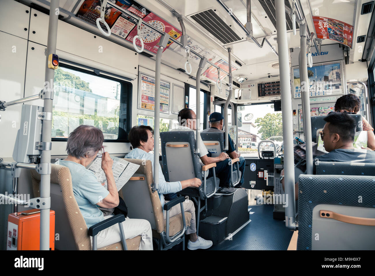 Japan bus interior -Fotos und -Bildmaterial in hoher Auflösung – Alamy