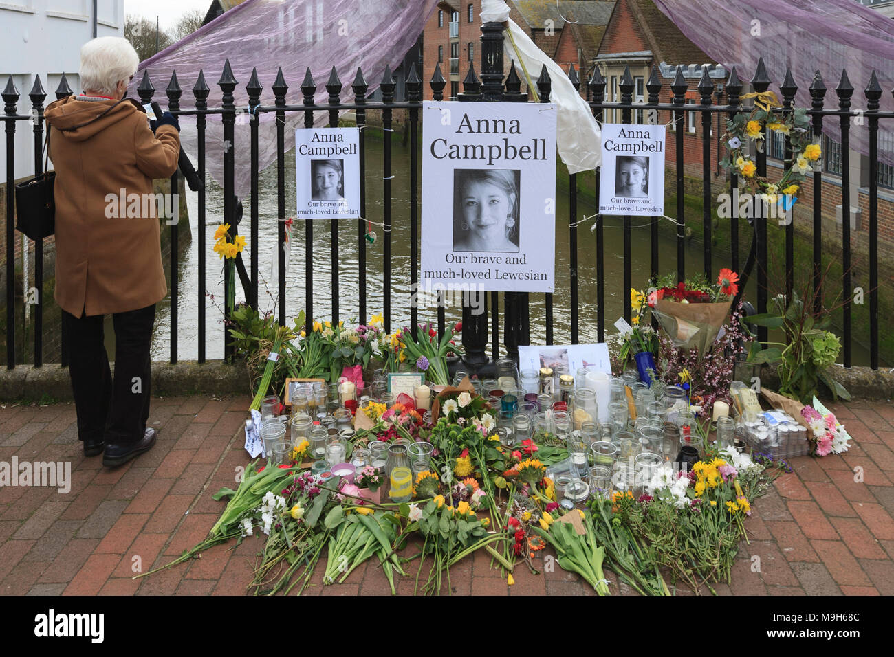 Anna campbell -Fotos und -Bildmaterial in hoher Auflösung – Alamy