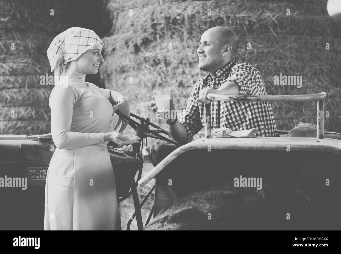 20s Frau Auf Dem Bauernhof Schwarzweiß Stockfotos Und Bilder Alamy