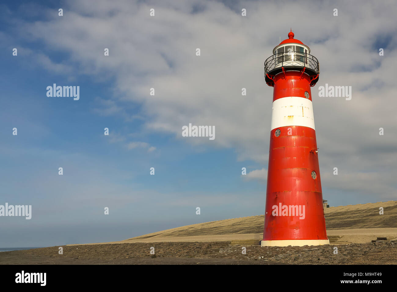 Rot-weiße Leuchtturm in der Nähe der Stadt Westkapelle in der Nähe von ...