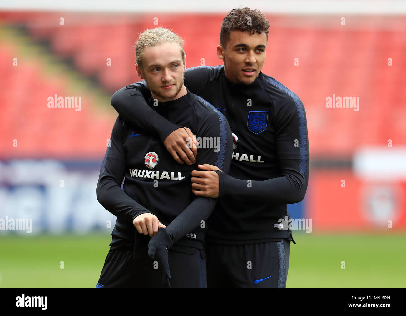 Englands U21 Tom Davies (links) und Dominic Calvert-Lewin während einer ...
