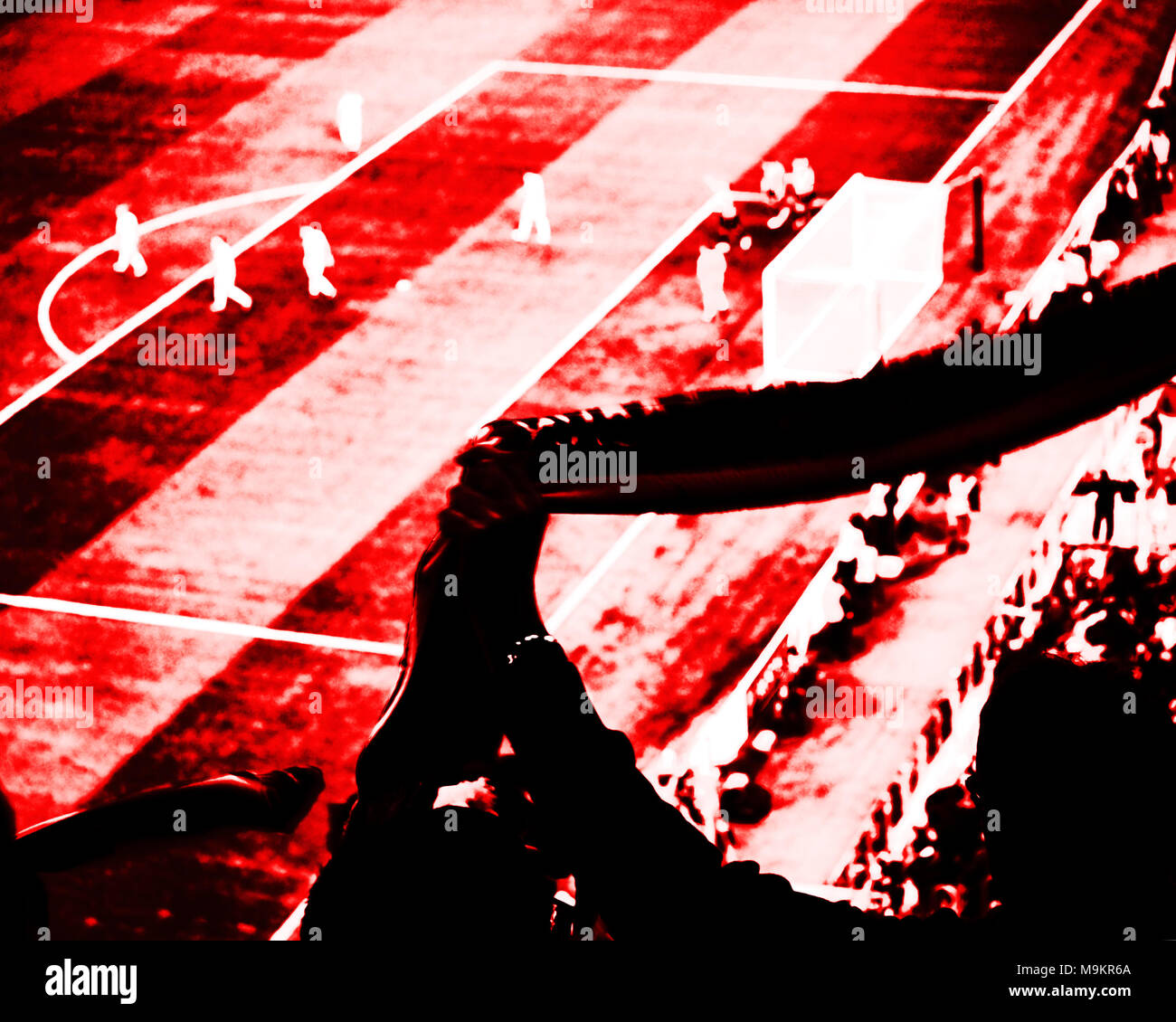 Fußball fan schal -Fotos und -Bildmaterial in hoher Auflösung – Alamy