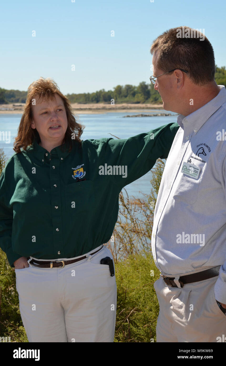 USFWS Missouri Private Länder Koordinator Kelly Srigley-Werner mit ...