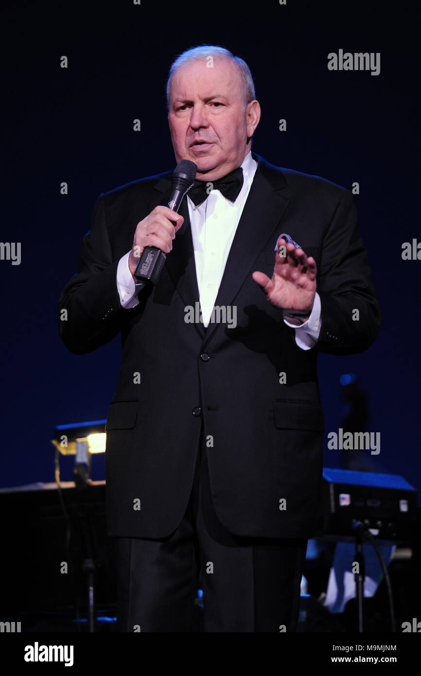 HOLLYWOOD FL-MÄRZ 03: Frank Sinatra jr führt im Hard Rock Live im ...