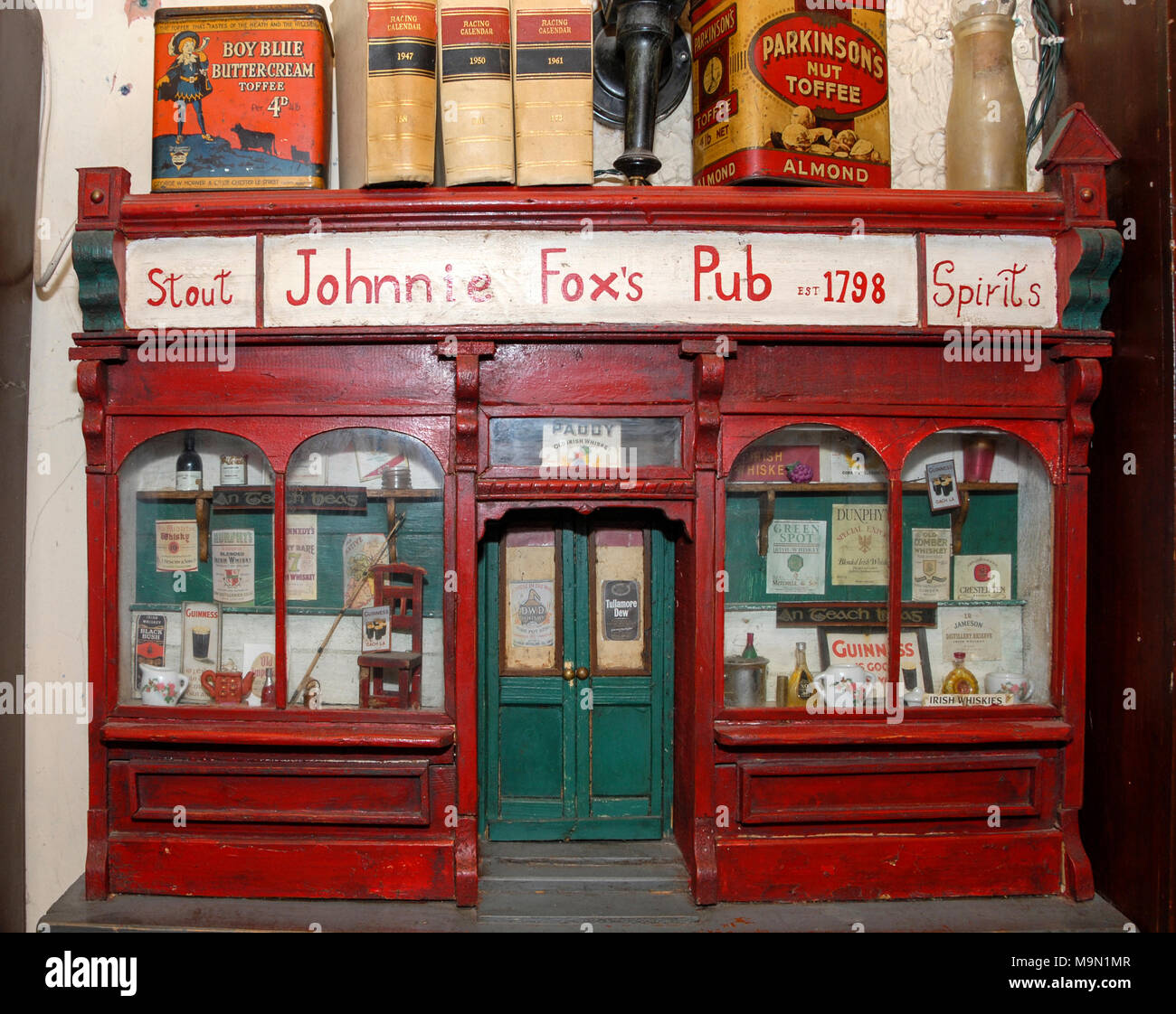 Johnny Fox's Pub ist der älteste (1798) und höchste Pub in Irland. Der ...