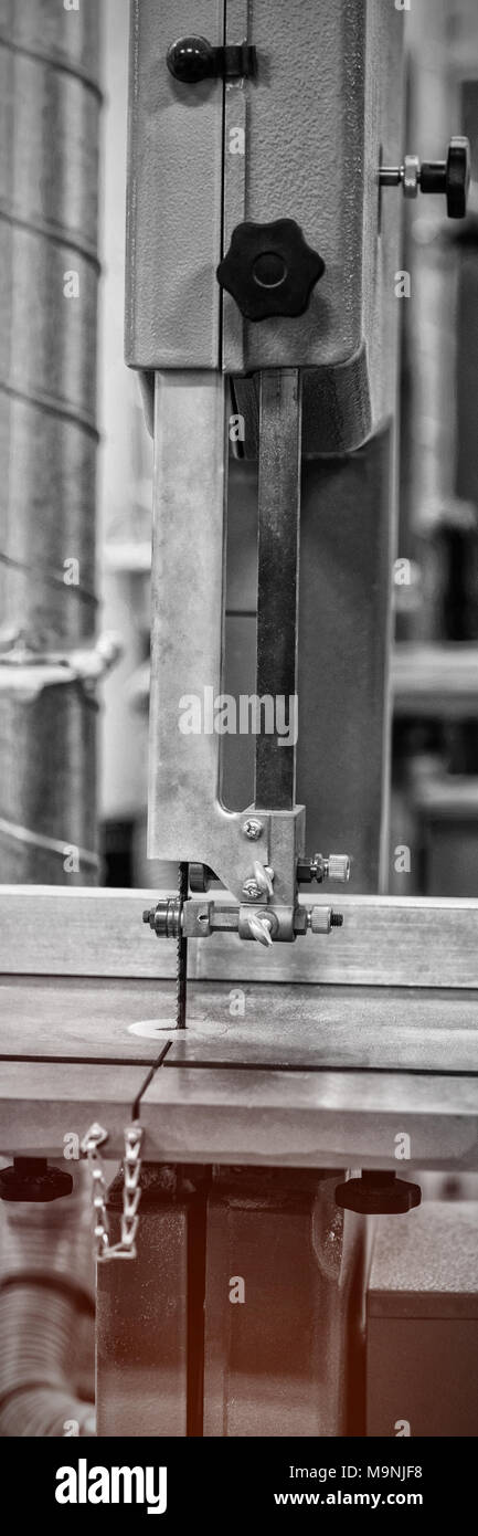 Vertical cutter machine -Fotos und -Bildmaterial in hoher Auflösung – Alamy