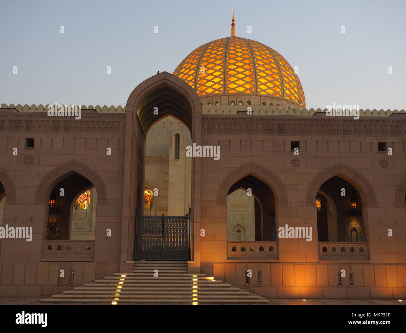 Sultan mosque great mosque muscat -Fotos und -Bildmaterial in hoher ...