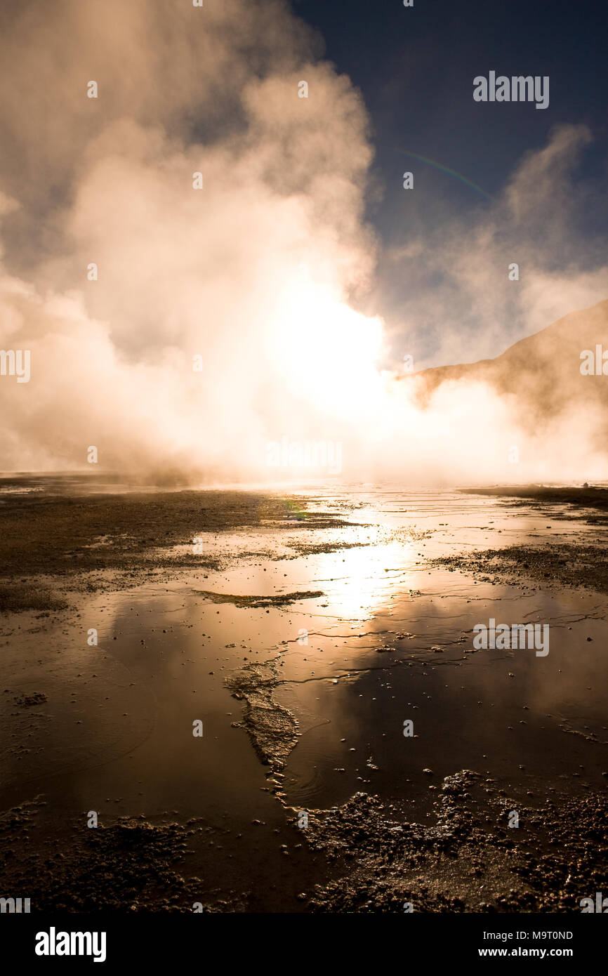 Fumarolen im gegenlicht -Fotos und -Bildmaterial in hoher Auflösung – Alamy