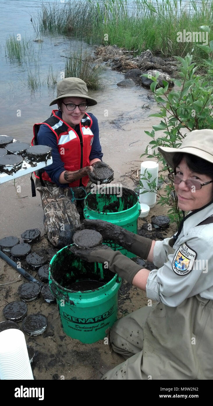 Service Mitarbeiter Maria Henson und Hanna Mello. Service Mitarbeiter ...
