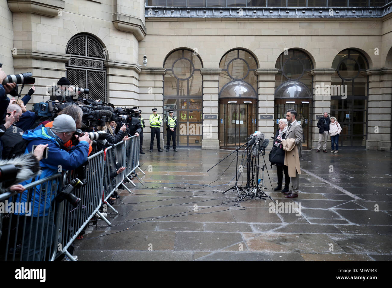 Anwalt aamer anwar gesicht medien vor dem sheriff court in edinburgh ...