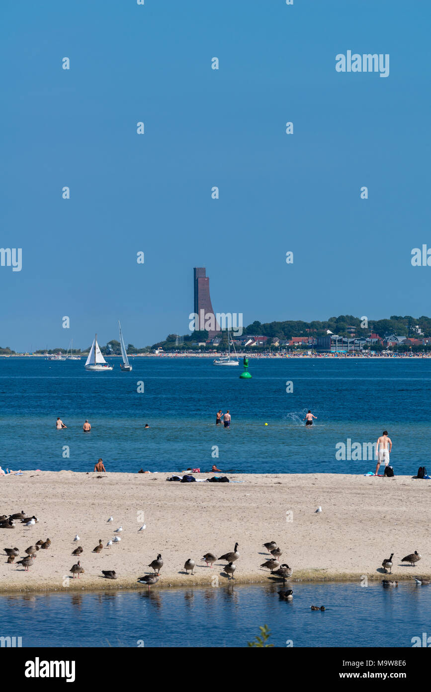 Sommer an der Kieler Förde. Die Menschen Spaß haben, Sonnenbaden am ...
