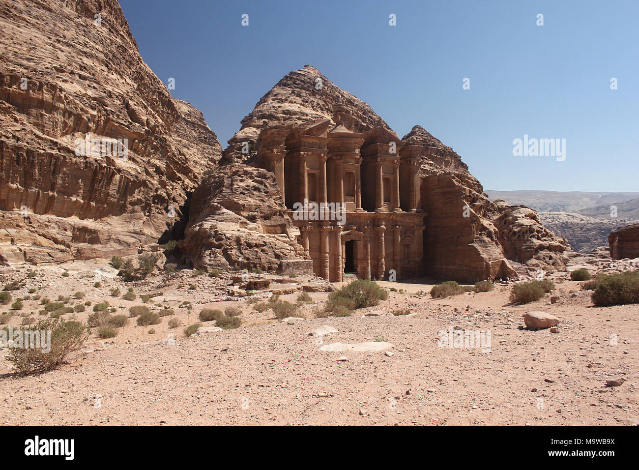 Das Kloster in Petra (El Deir/Ad Deir in Arabisch). Die monumentale ...