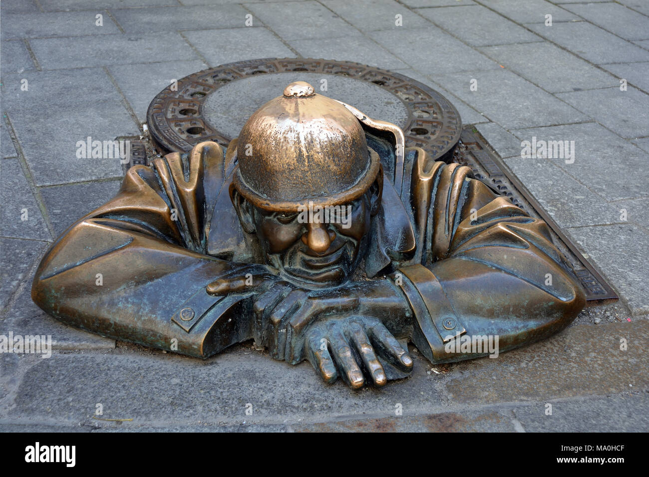 Cumil Statue in der Laurinsky Straße der slowakischen Hauptstadt ...