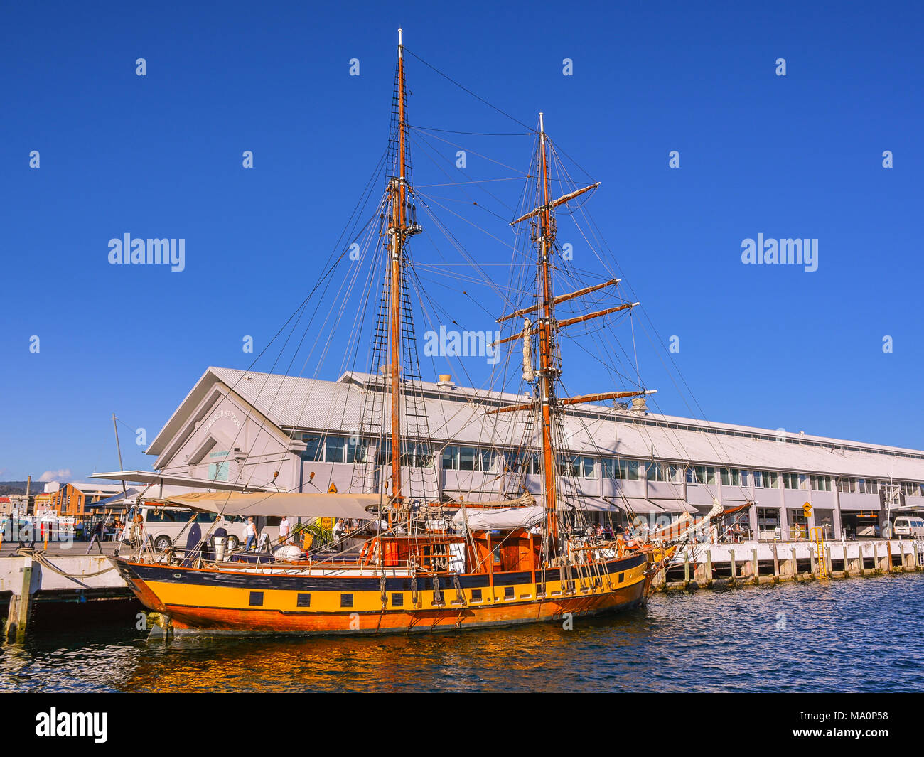 Zwei mast segelschiff -Fotos und -Bildmaterial in hoher Auflösung – Alamy