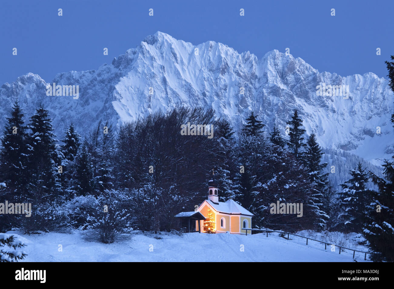 Kapelle maria rast in krün im winter -Fotos und -Bildmaterial in hoher ...