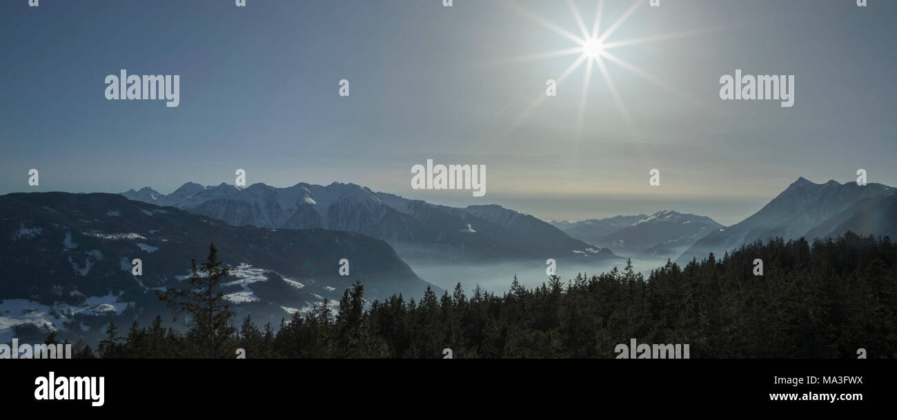 Blick von Grünberg (Berg) in Aschau im Zillertal/Tirol, Tschirgant ...