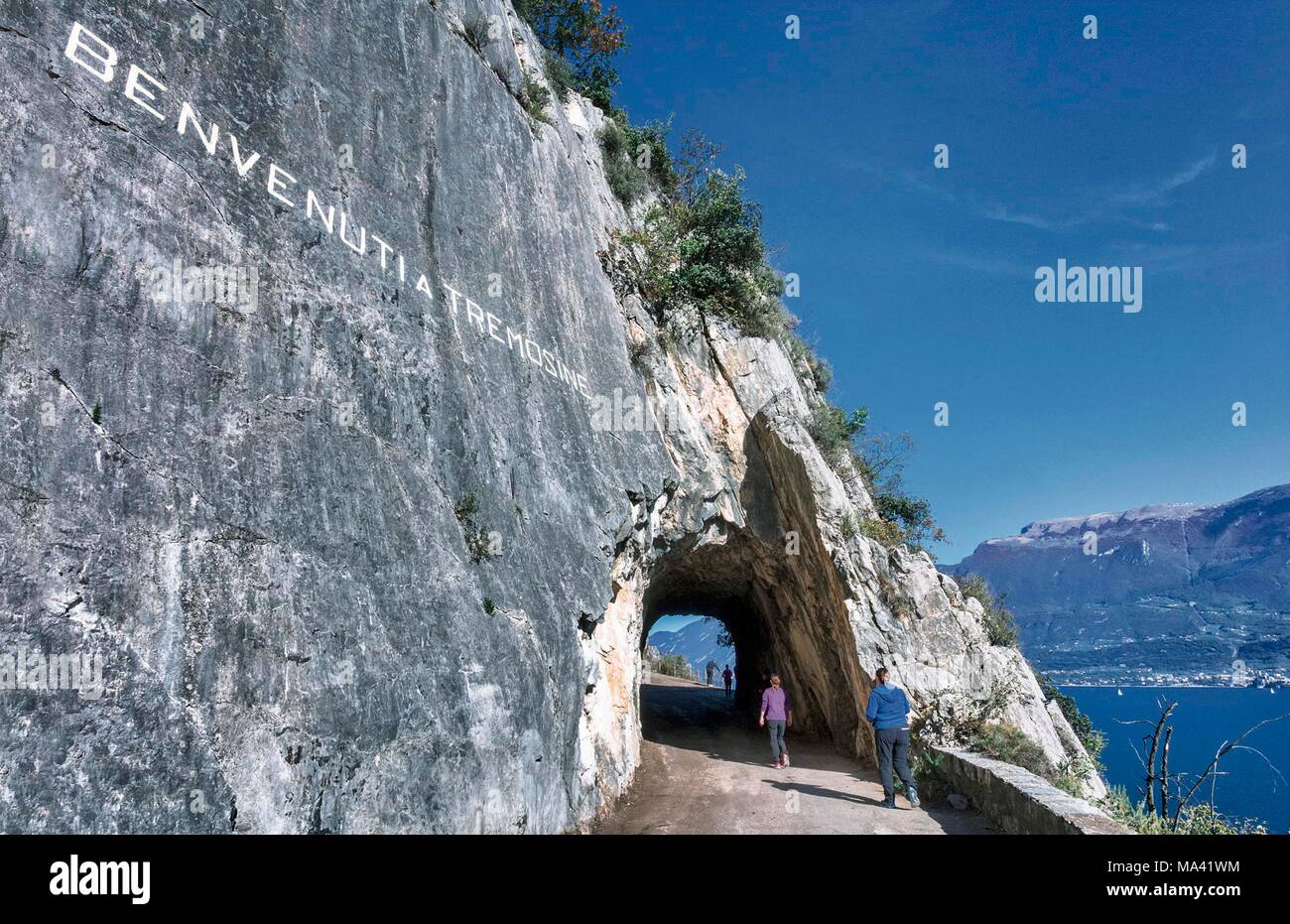 Tremosine tunnel -Fotos und -Bildmaterial in hoher Auflösung – Alamy
