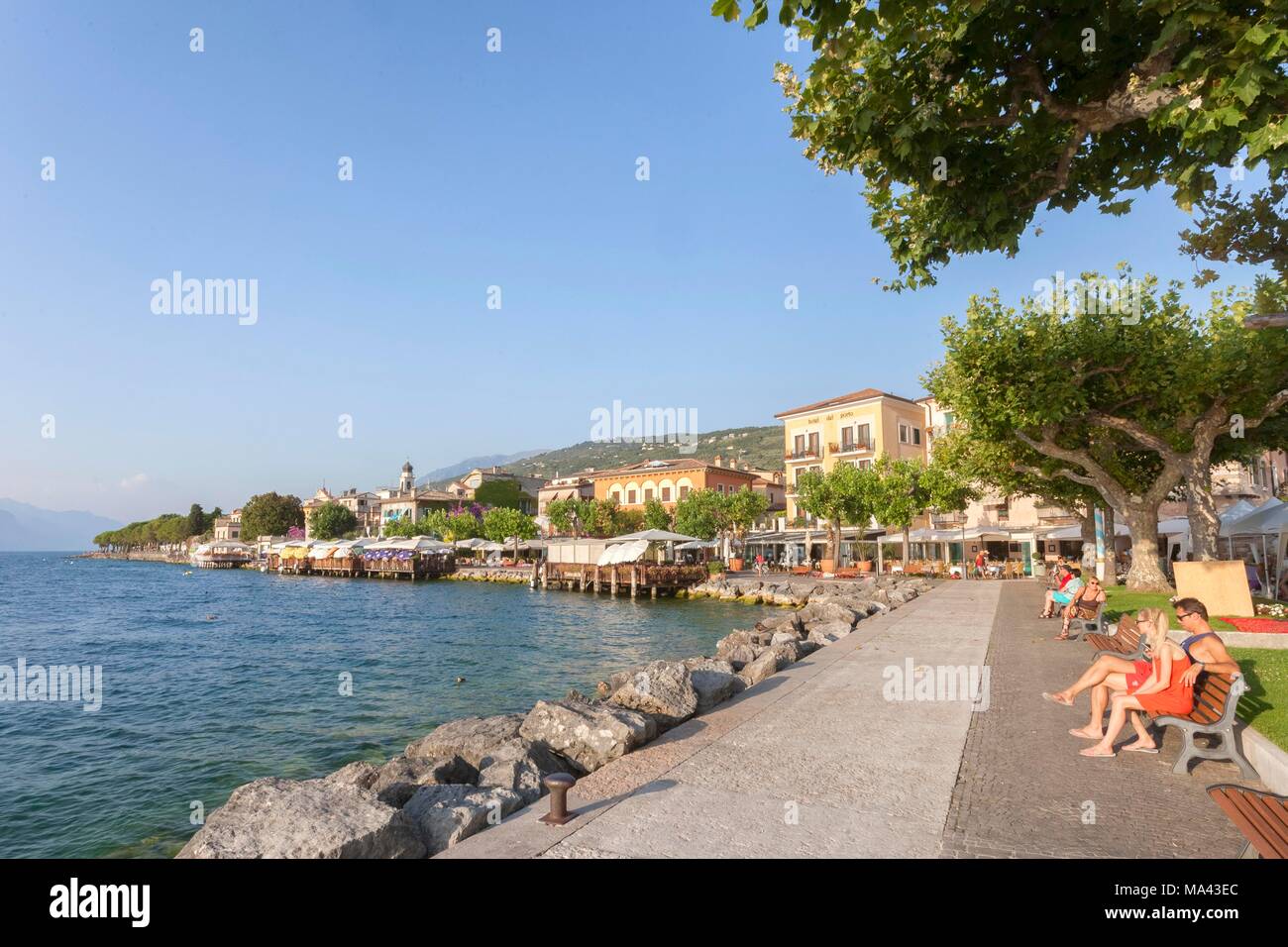 Torri del benaco auf see garda -Fotos und -Bildmaterial in hoher ...