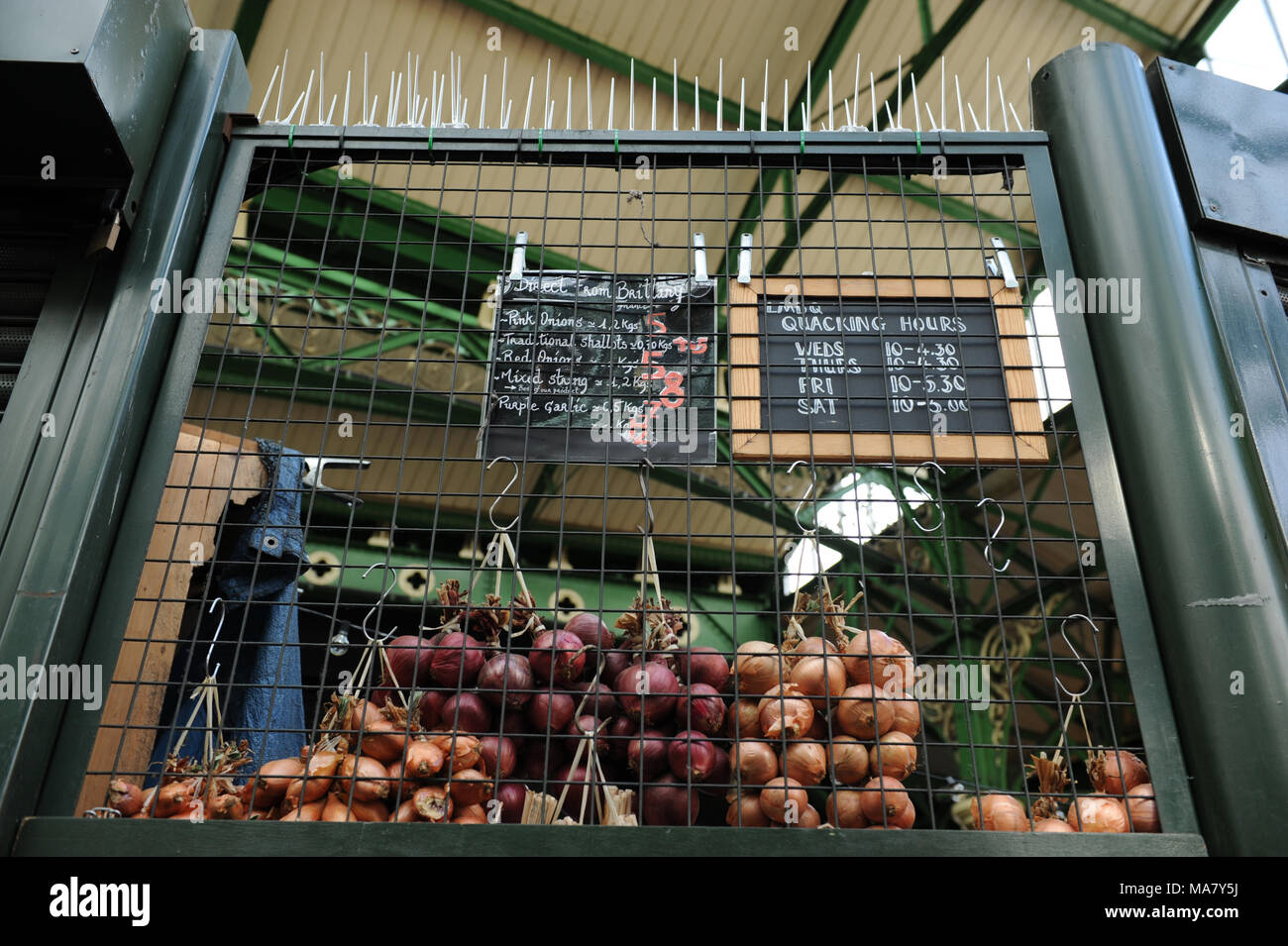 Le marche du quartier -Fotos und -Bildmaterial in hoher Auflösung – Alamy