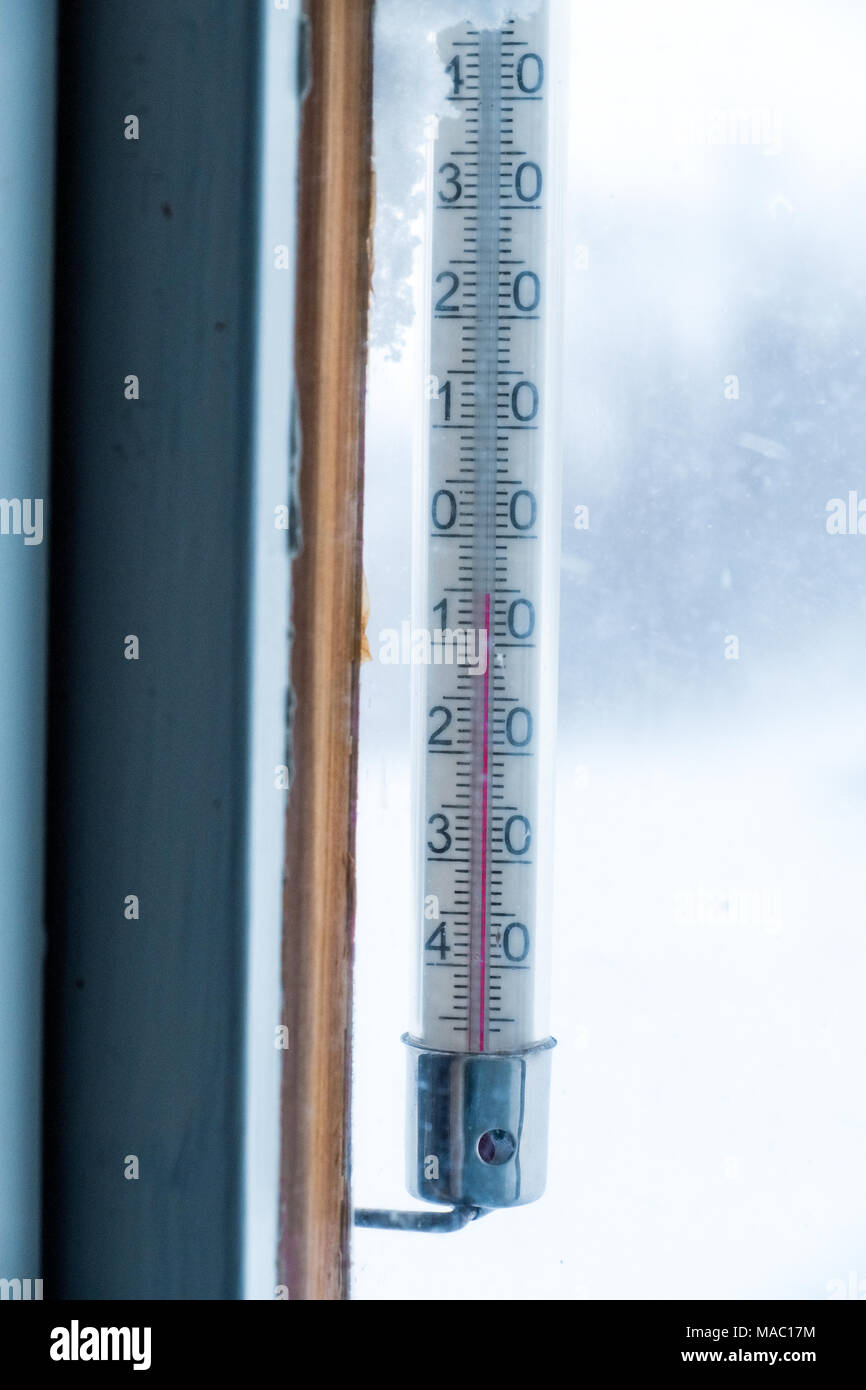 Thermometer Minus Degrees Stockfotos und -bilder Kaufen - Alamy