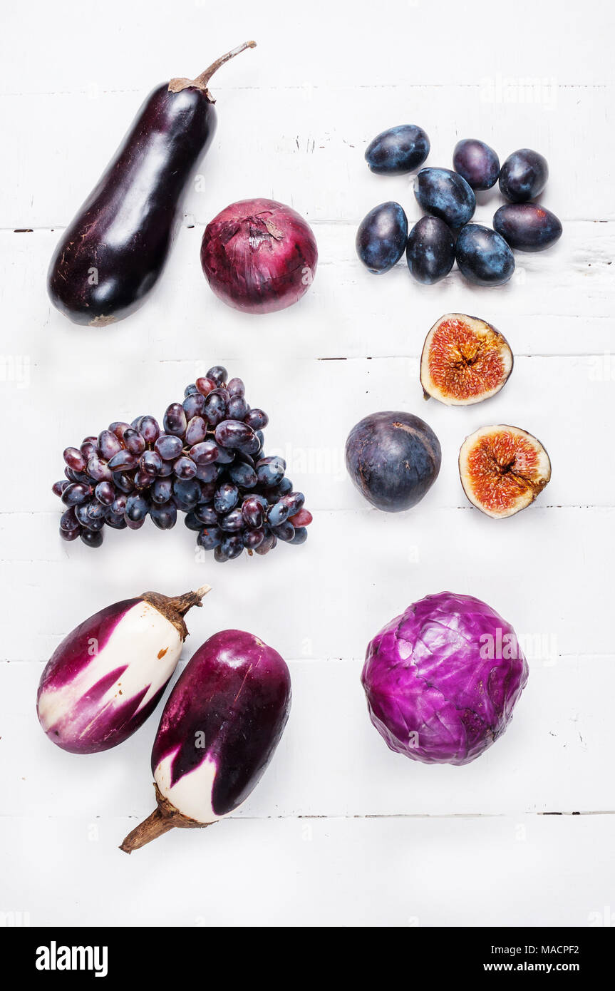 Purple fruit -Fotos und -Bildmaterial in hoher Auflösung – Alamy