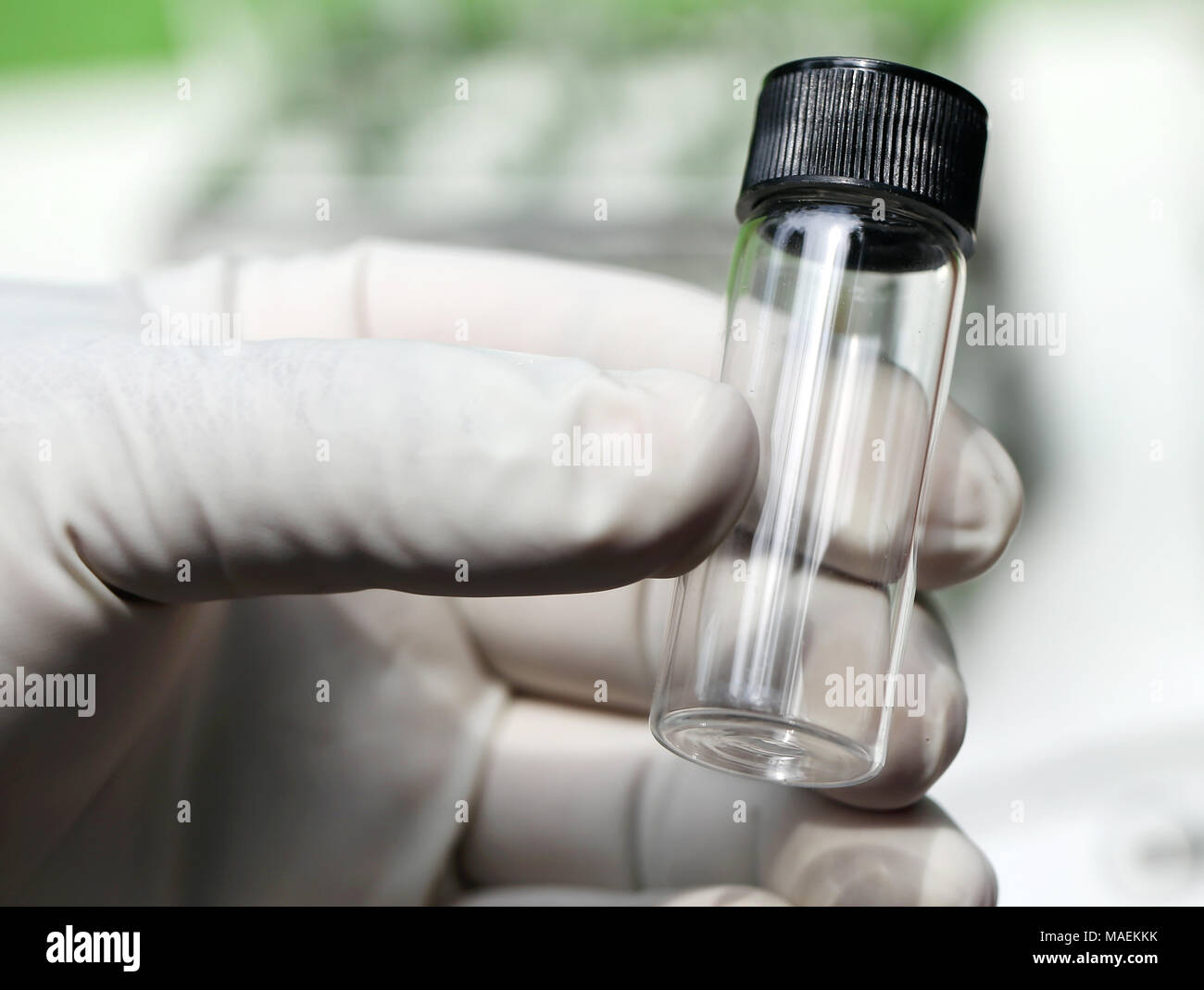 Laboratory glove -Fotos und -Bildmaterial in hoher Auflösung – Alamy