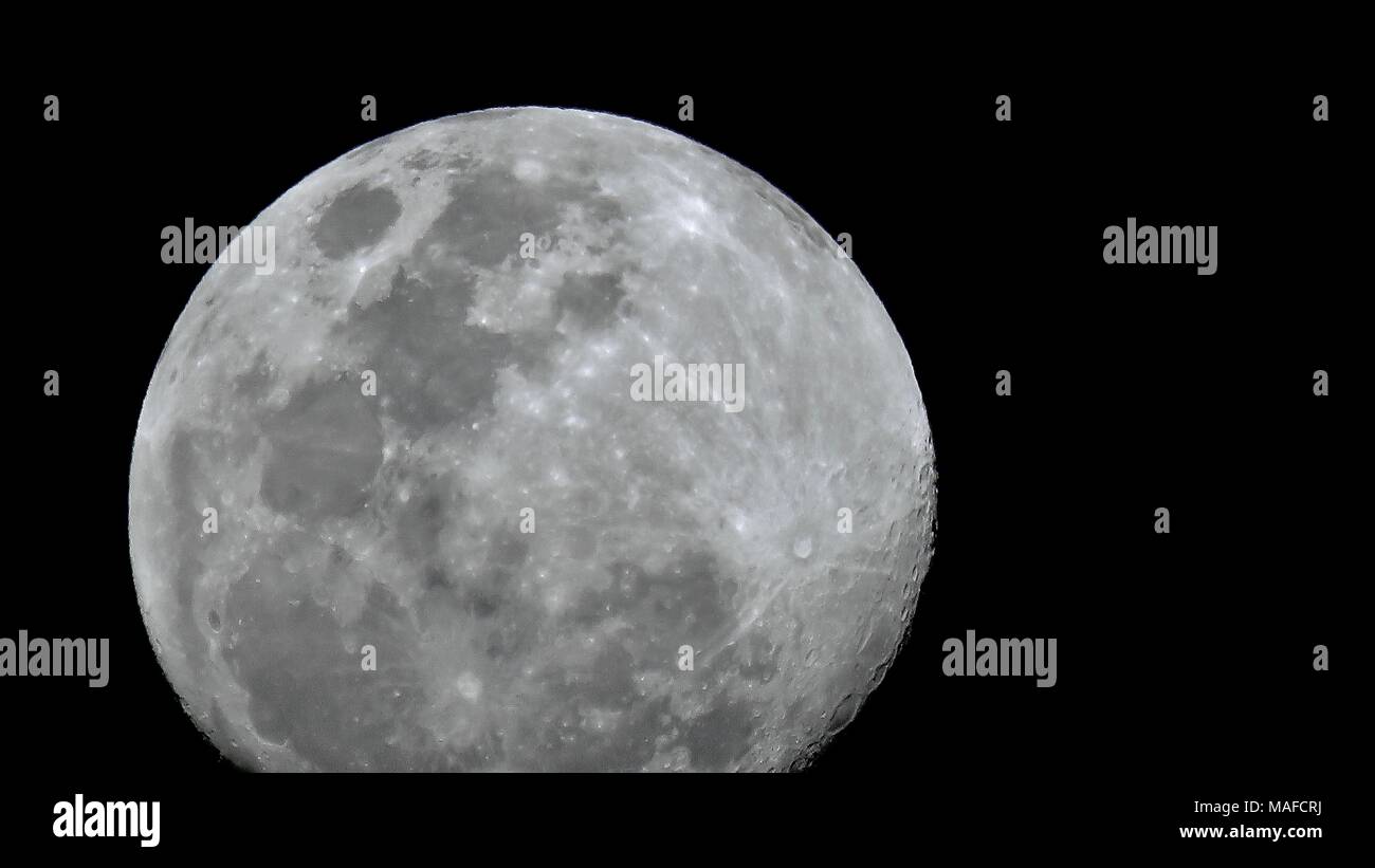 Mond zoomen -Fotos und -Bildmaterial in hoher Auflösung – Alamy