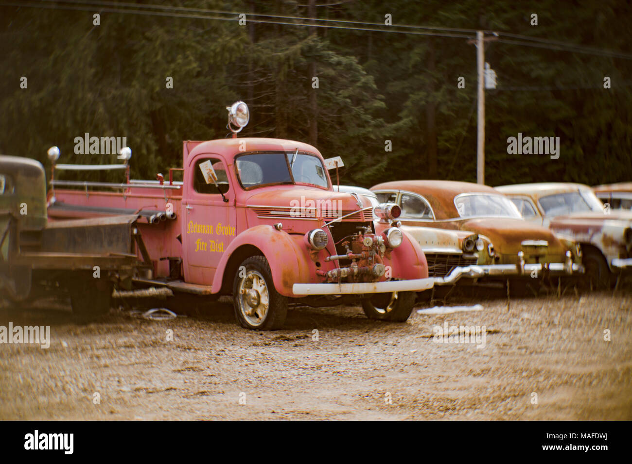 Rusty old fire truck -Fotos und -Bildmaterial in hoher Auflösung – Alamy