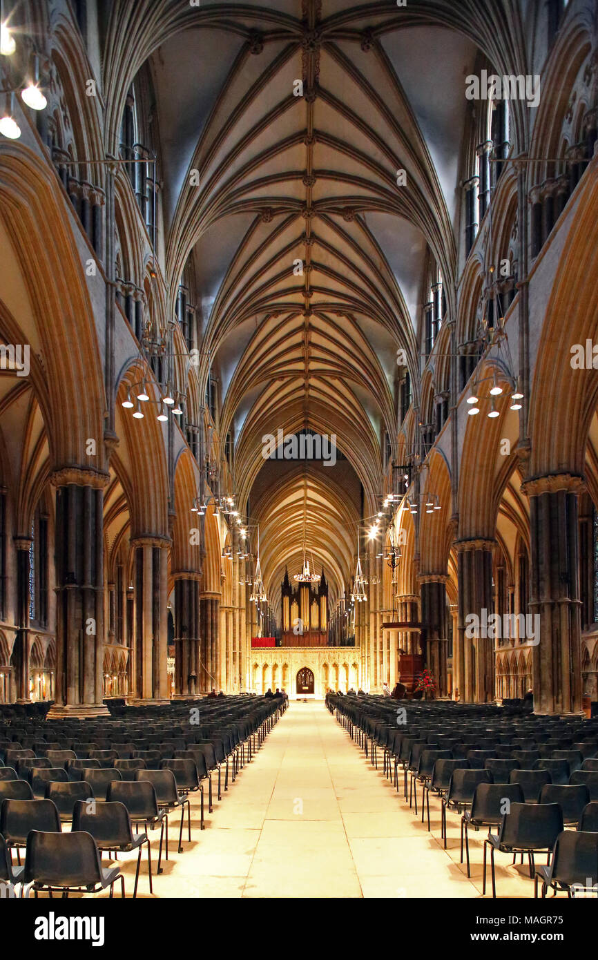 Gewölbe im kirchenschiff -Fotos und -Bildmaterial in hoher Auflösung – Alamy