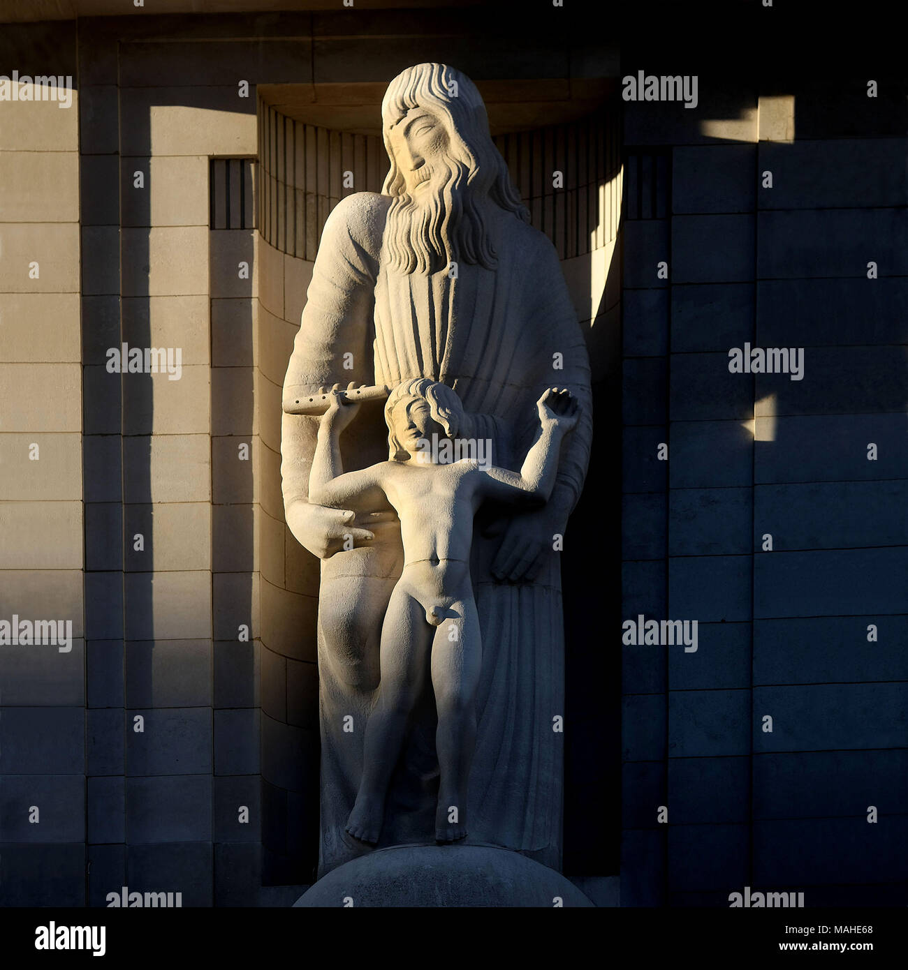 Eric gill prospero und ariel -Fotos und -Bildmaterial in hoher ...