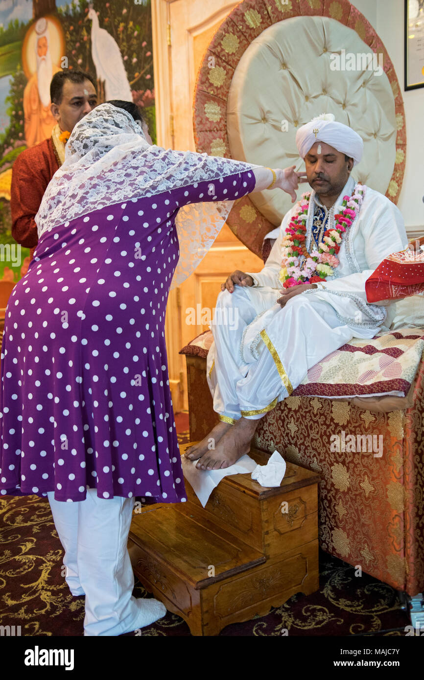 Hindu ritual washing -Fotos und -Bildmaterial in hoher Auflösung – Alamy