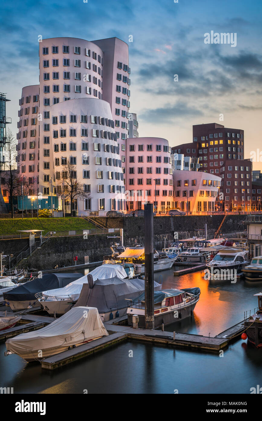 Hafen Medienhafen Skyline in Düsseldorf, Deutschland Stockfotografie ...