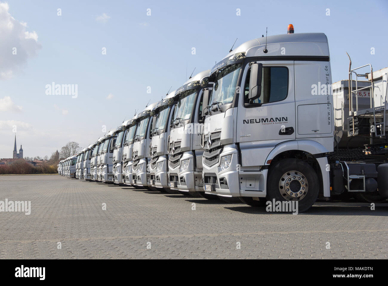BURG / Deutschland - 11. Juni 2017: Deutsche Mercedes Benz Actros LKW ...