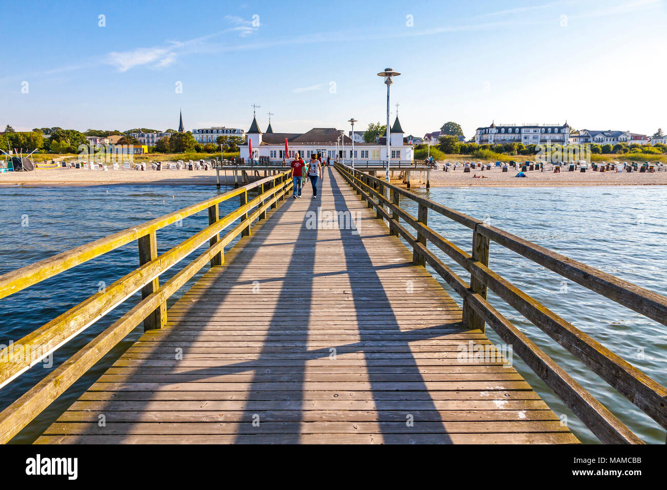 Abend an der promenade des seebades ahlbeck -Fotos und -Bildmaterial in ...