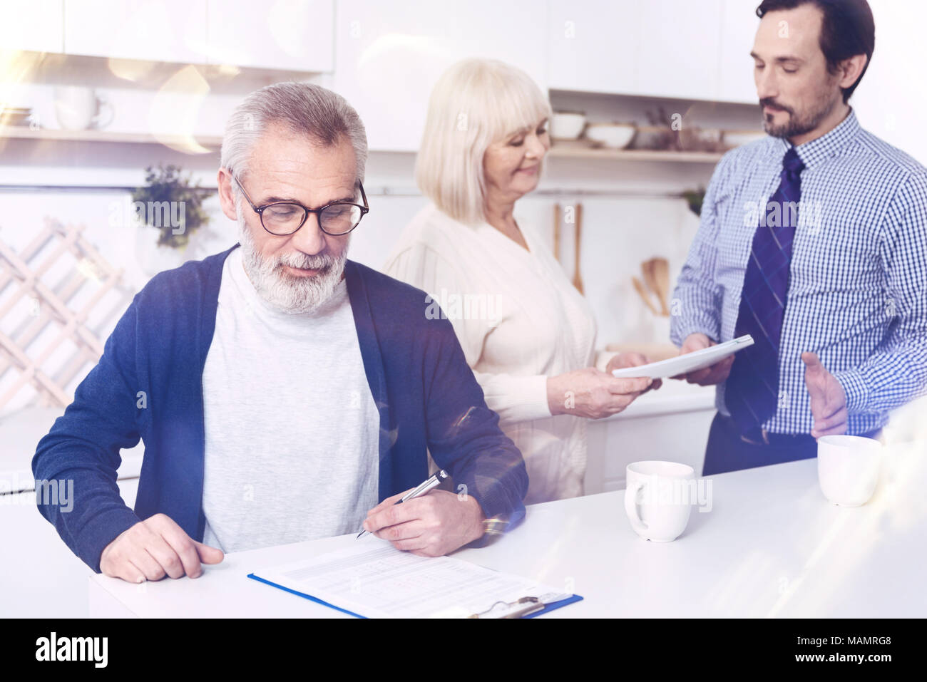 Professioneller vertrag Stockfotos und -bilder Kaufen - Alamy