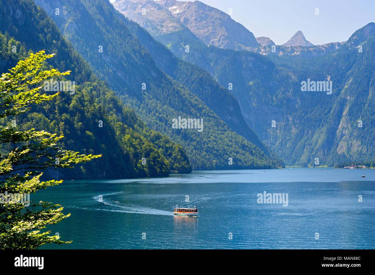 Bergsee bootsfahrt -Fotos und -Bildmaterial in hoher Auflösung – Alamy
