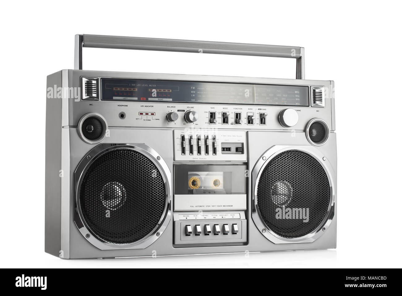 Retro Ghetto Blaster auf Weiß mit Freistellungspfad isoliert ...
