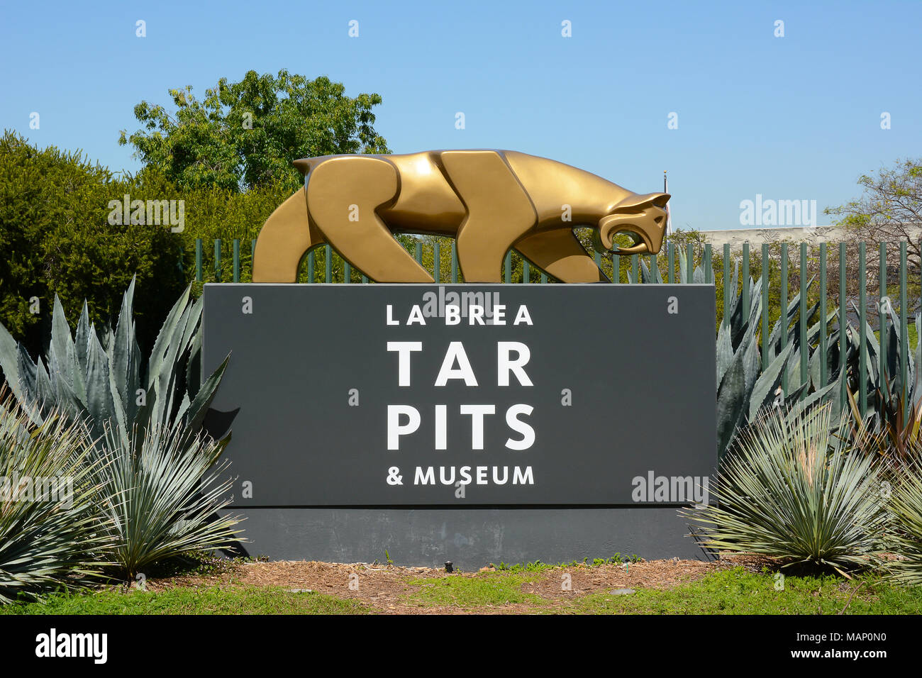 Bitumen pits -Fotos und -Bildmaterial in hoher Auflösung – Alamy