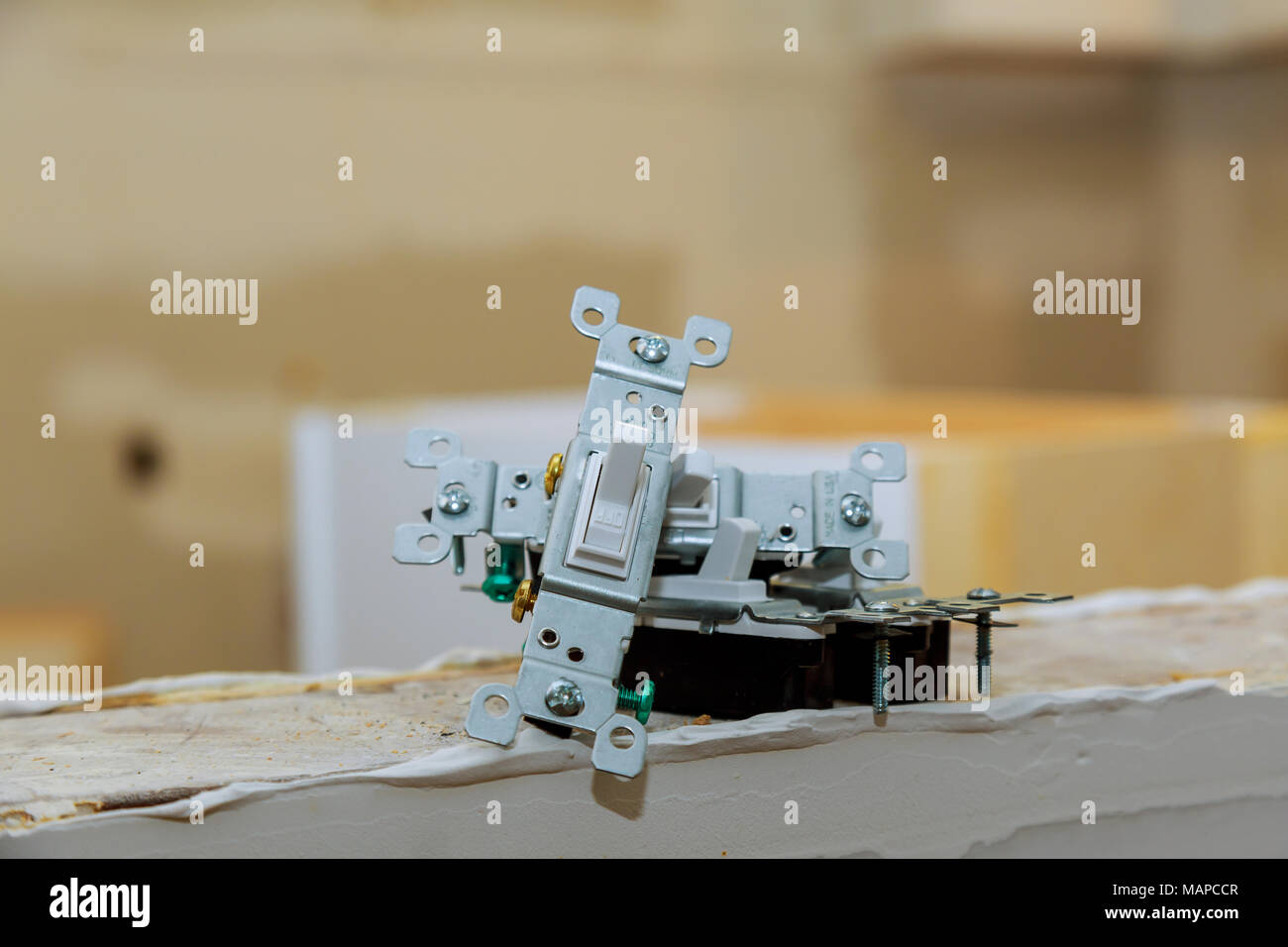 Einen lichtschalter einbauen -Fotos und -Bildmaterial in hoher ...